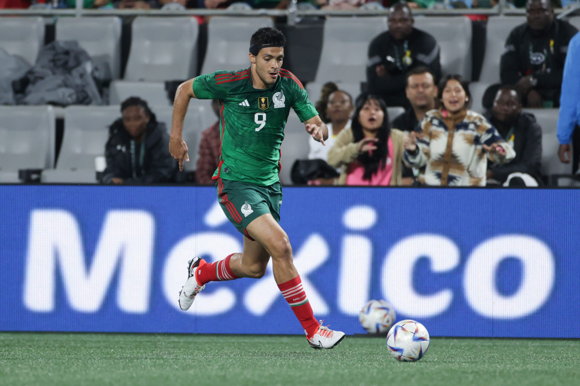 Raúl Jiménez escoge su gol favorito con la Selección Mexicana
