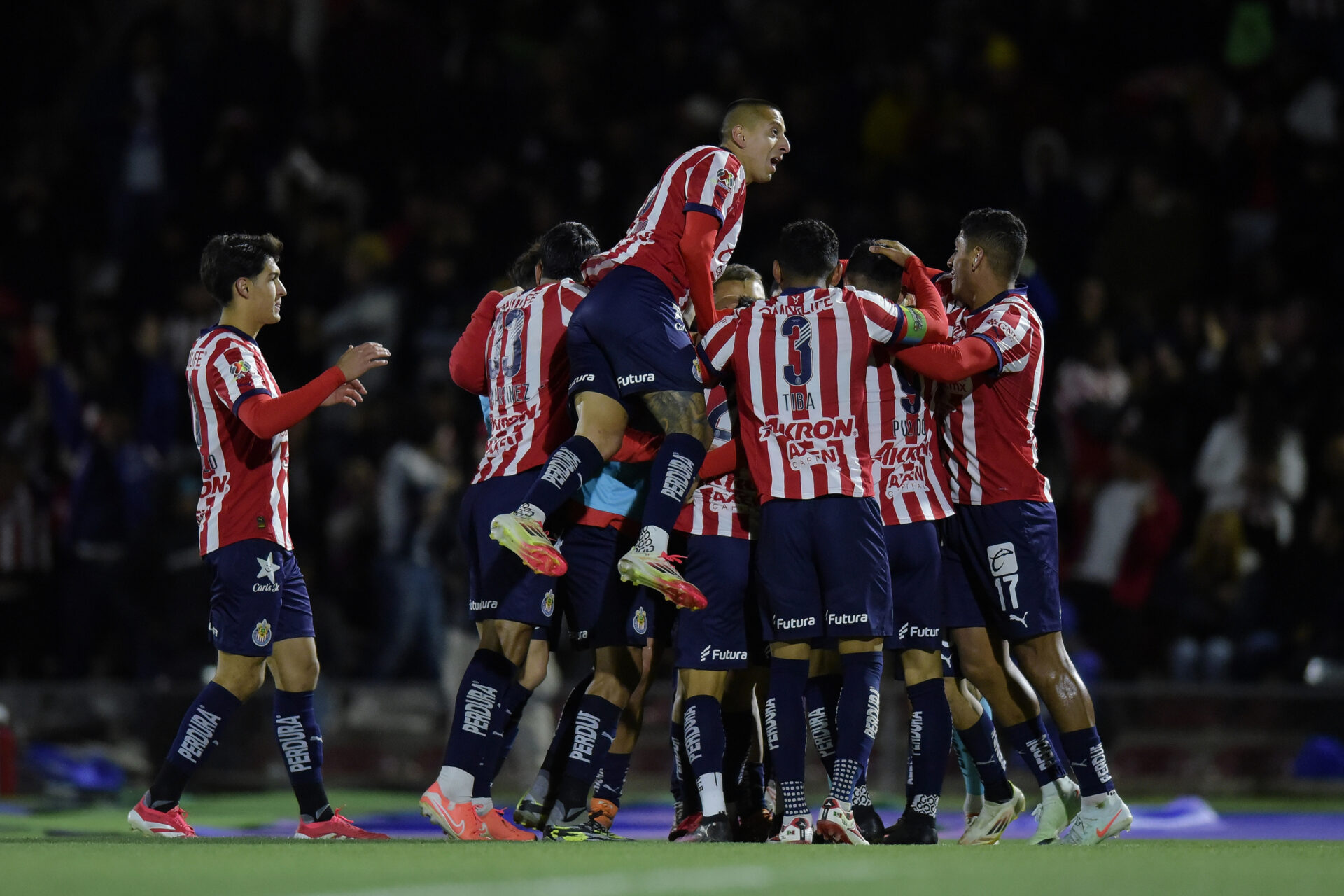Señalan a jugador de Chivas que costó 3 millones de dólares, ha jugado ...